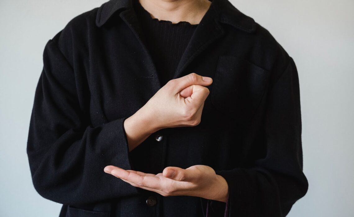 8 Top Qualities and Skills that Successful ASL Interpreters Have ...